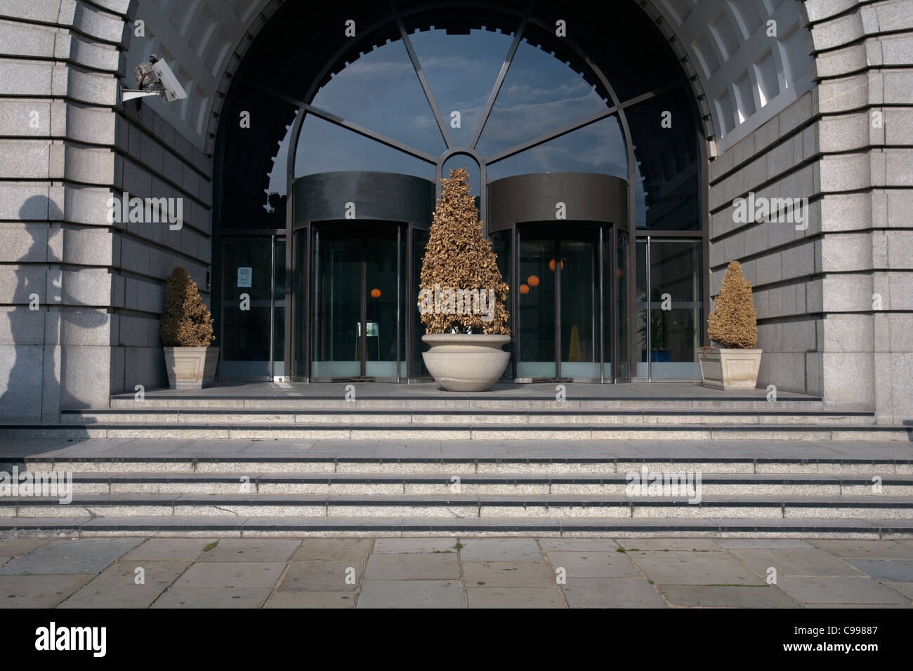 Closed bank hi-res stock photography and images - Alamy