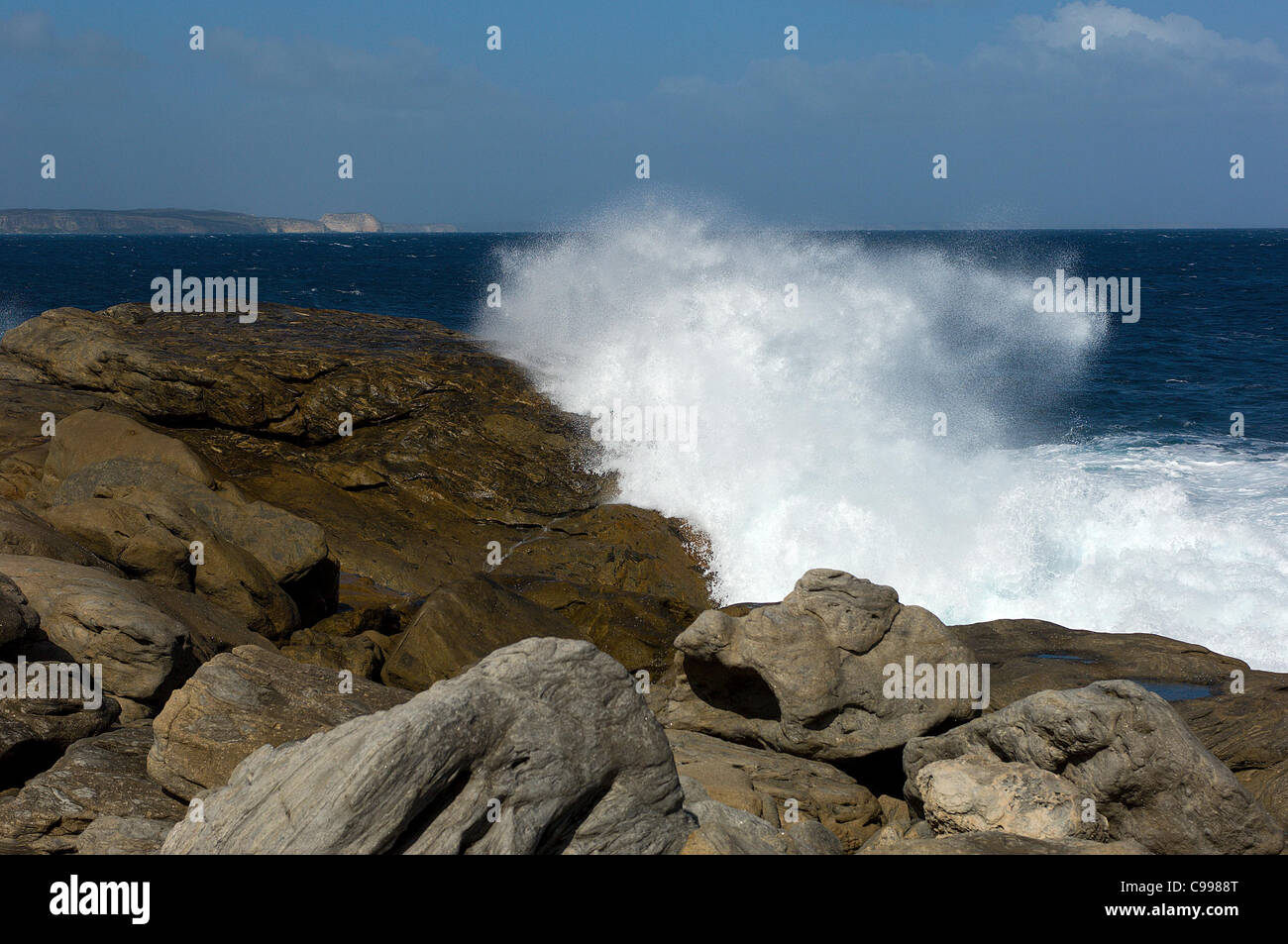 Lots of waves hi-res stock photography and images - Alamy