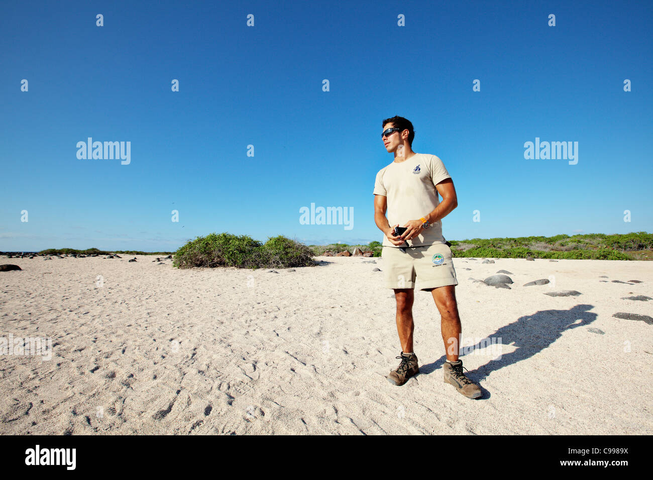 Tourist group guide / nature guide / naturalist guide on North Seymour ...