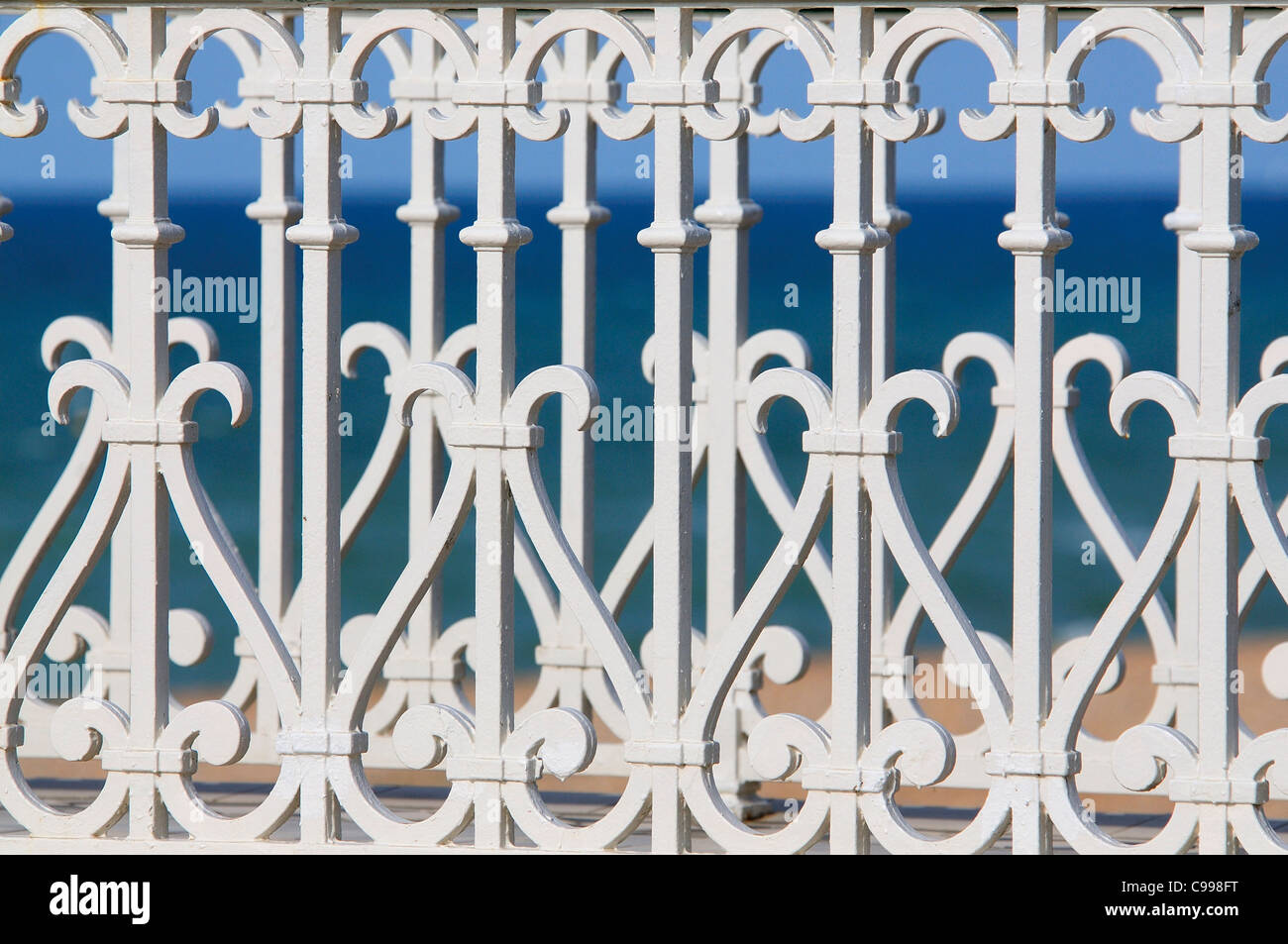 White railings hi-res stock photography and images - Alamy