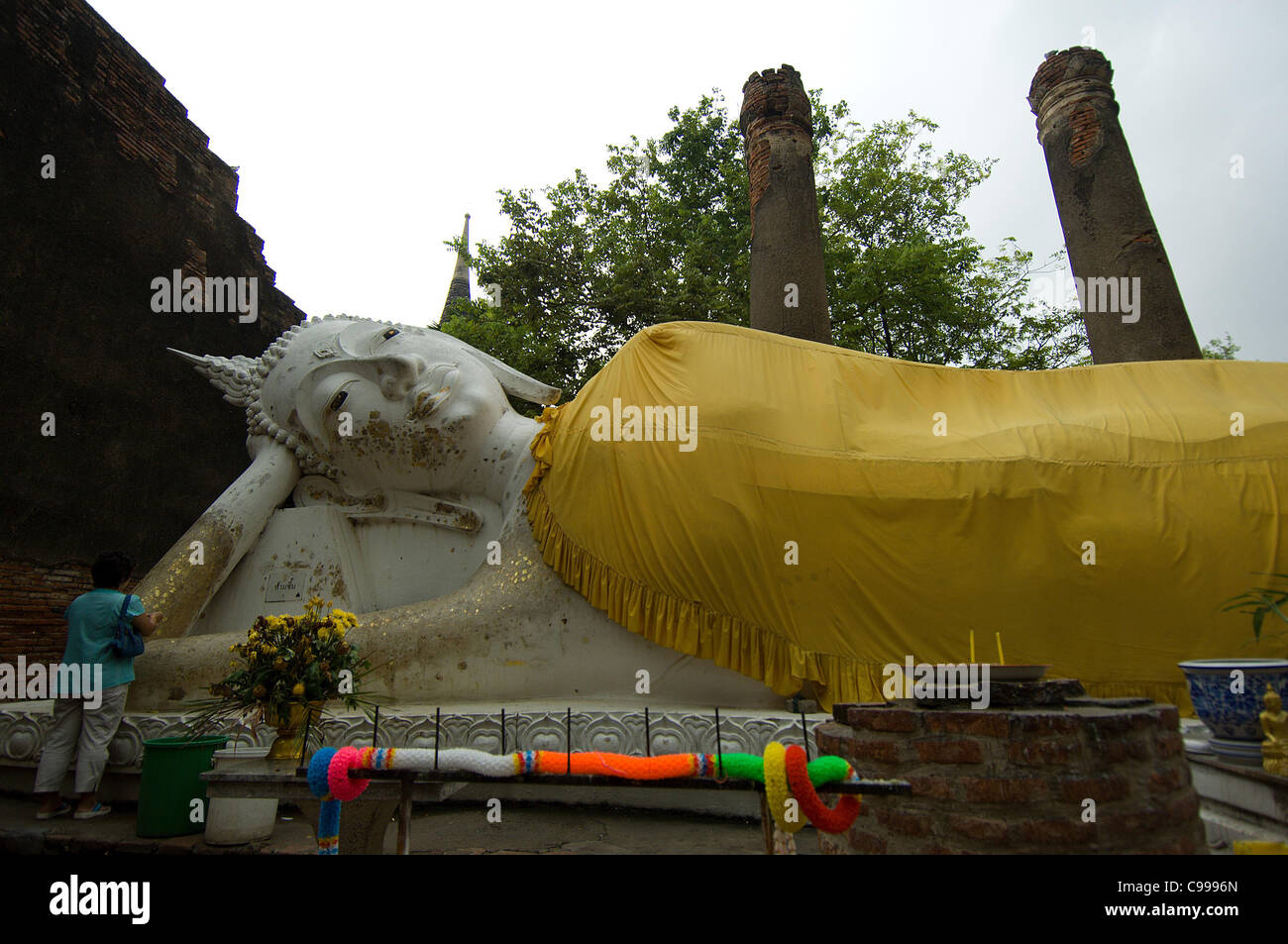 Wrapped buddha statue hi-res stock photography and images - Alamy