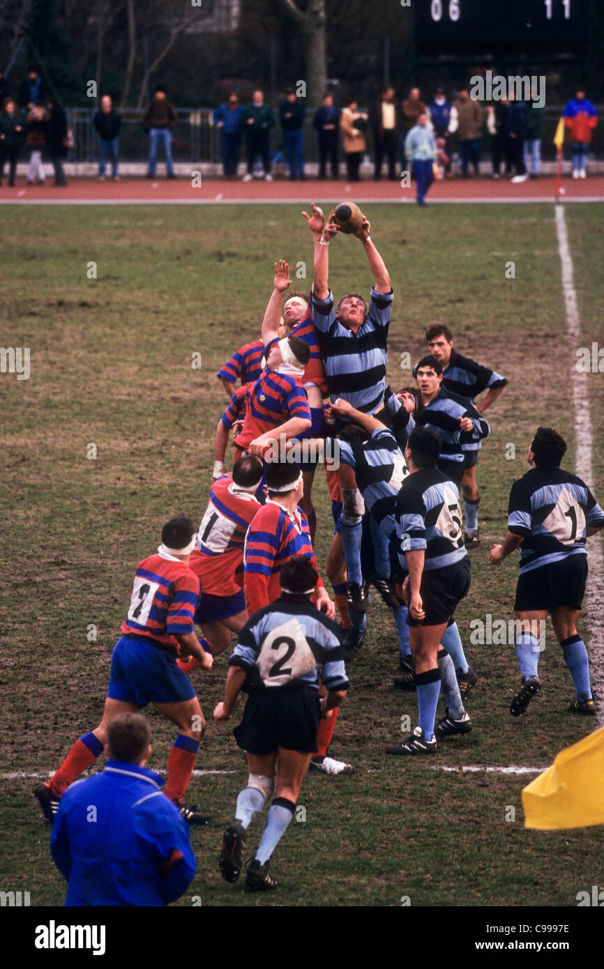 Action lineout hi-res stock photography and images - Alamy