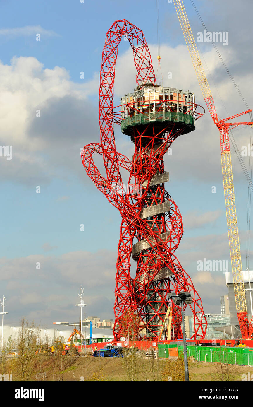 Progress of the ArcelorMittal Orbit Tower in the 2012 London Olympic ...