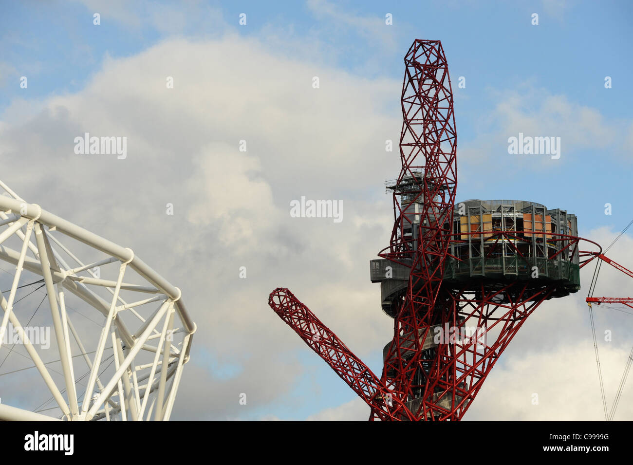 Progress of the ArcelorMittal Orbit Tower in the 2012 London Olympic ...