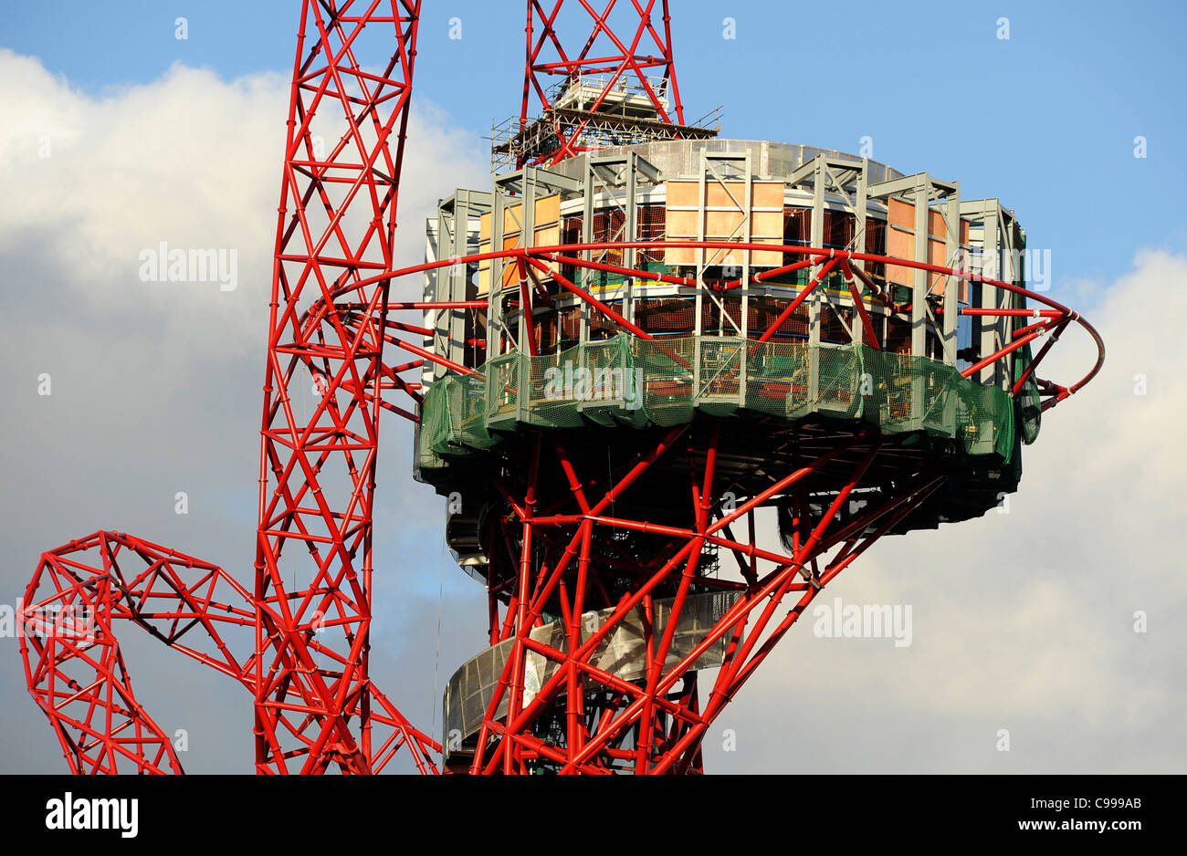 Progress of the ArcelorMittal Orbit Tower in the 2012 London Olympic ...