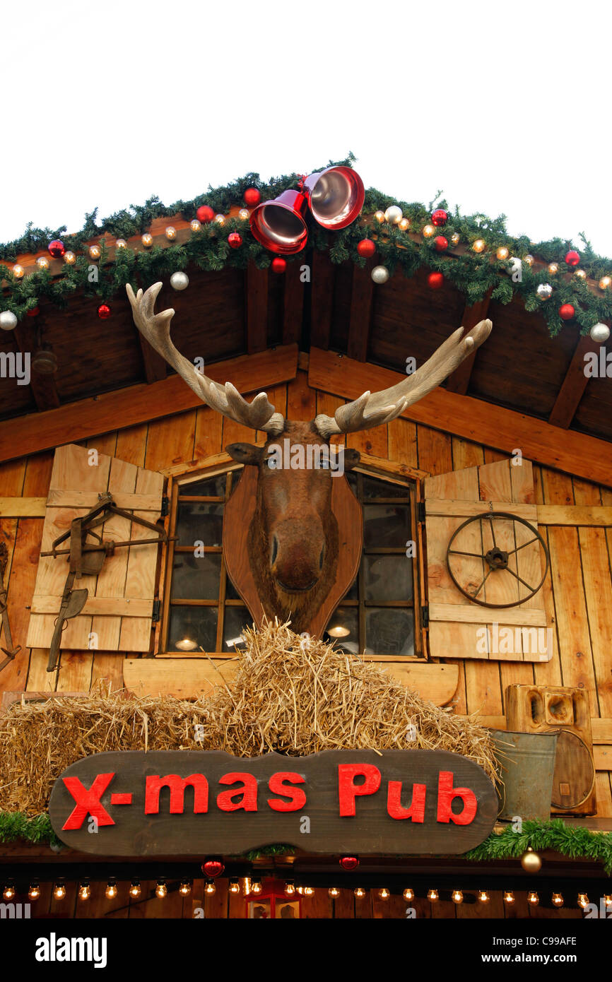 Pub christmas decorations hi-res stock photography and images - Alamy