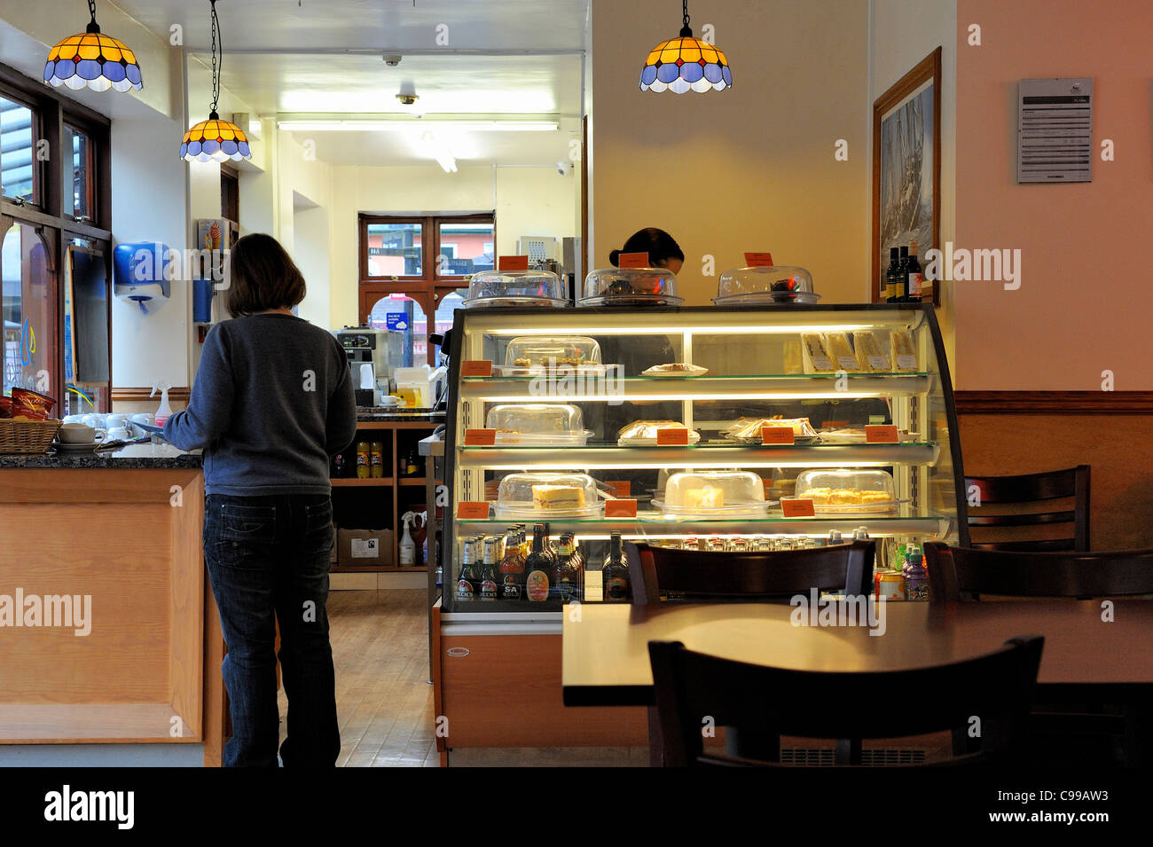 Empty cafe hi-res stock photography and images - Alamy