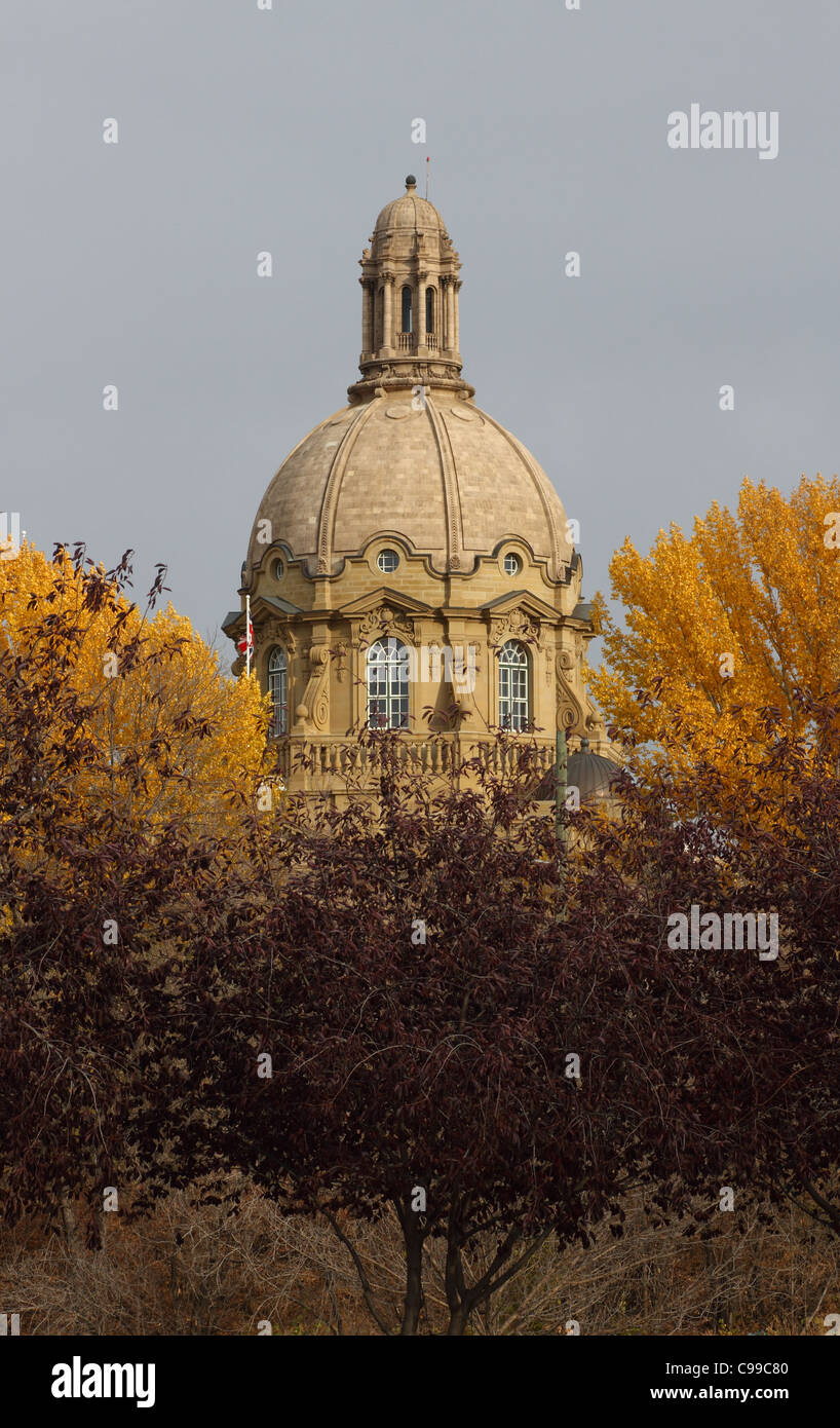 The sandstone dome of the Alberta legislature Stock Photo - Alamy