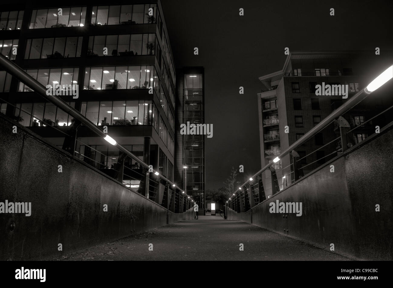 Leeds bridge at night hi-res stock photography and images - Alamy