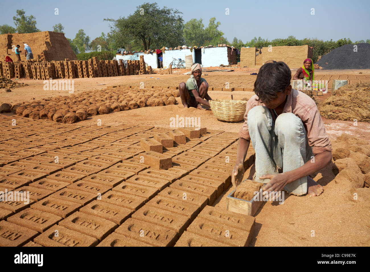 Poor workers factory hi-res stock photography and images - Alamy
