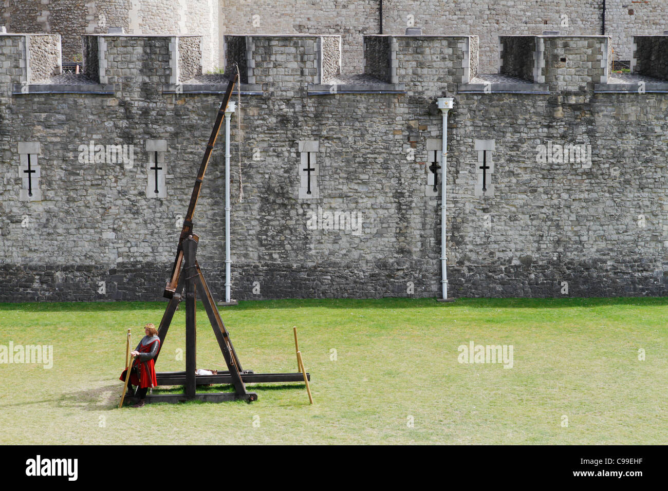 Medieval catapult hi-res stock photography and images - Alamy