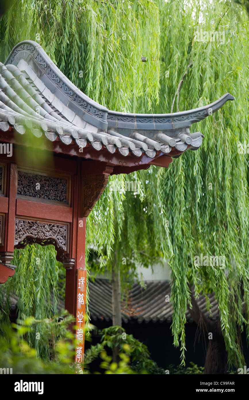 Chinese pavilion architecture hi-res stock photography and images - Alamy