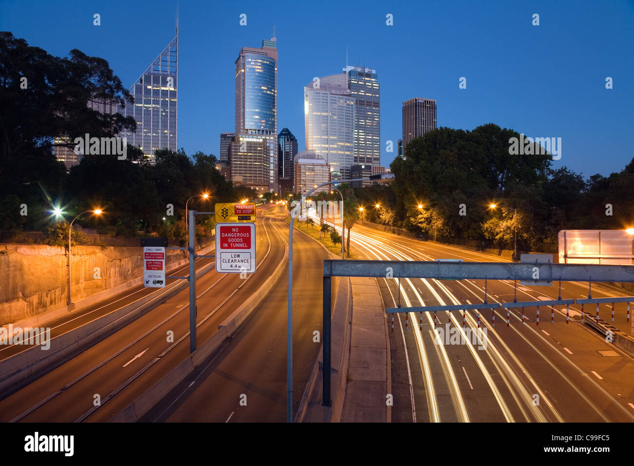 VIew along the Cahill Expressway to the Sydney central business ...