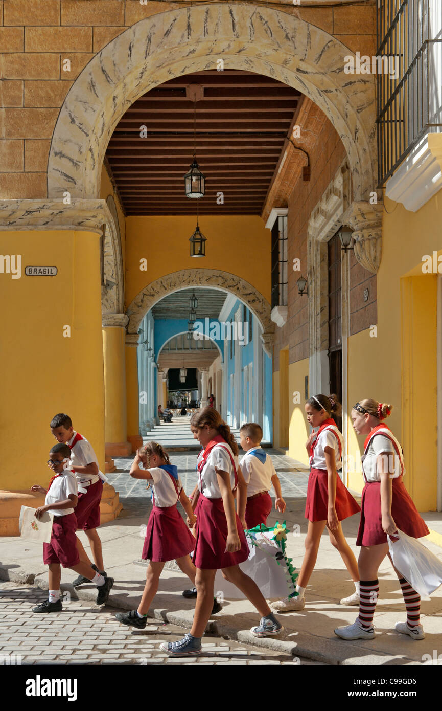 Cuba schoolgirls hi-res stock photography and images - Alamy