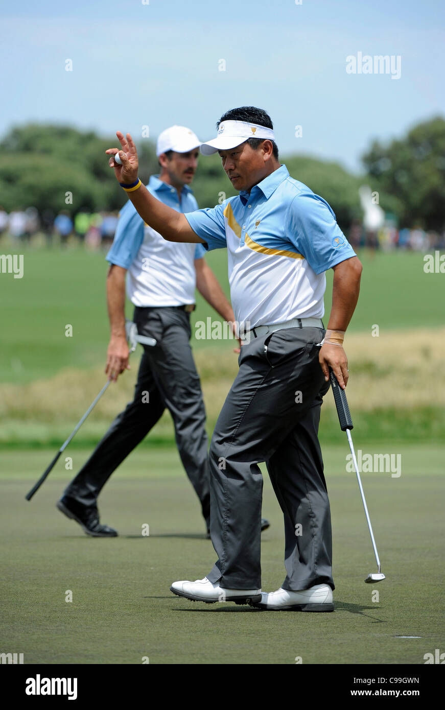 Golf crowd hi-res stock photography and images - Alamy