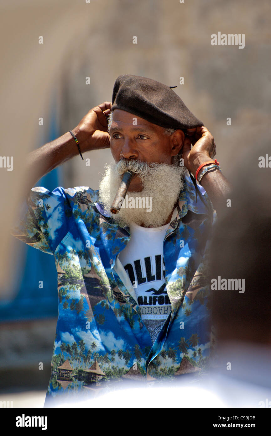 Cuban man with cigar Havana Cuba Stock Photo - Alamy