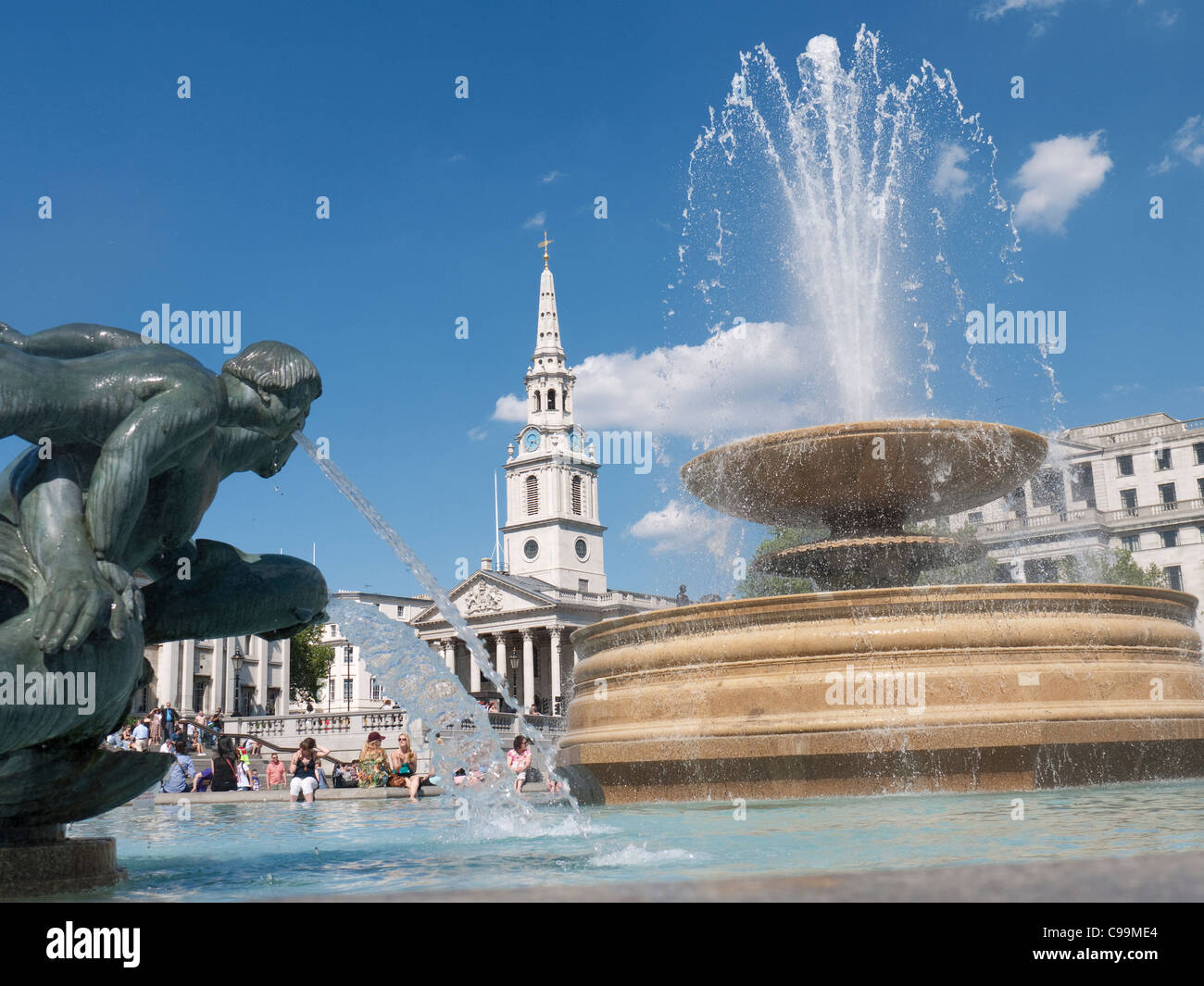 Statue and Fountains,Trafalgar Square, London,UK Stock Photo - Alamy