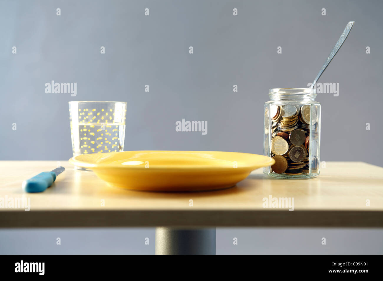 Dinner plate with money hi-res stock photography and images - Alamy