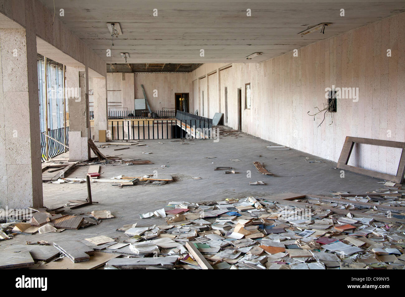 Scattered Books High Resolution Stock Photography and Images - Alamy