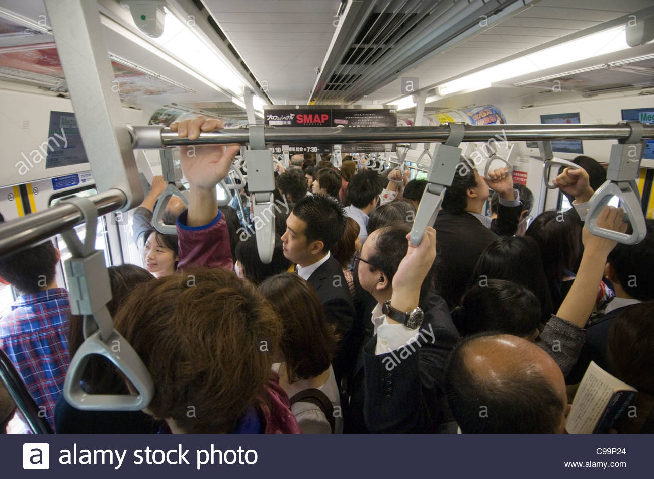 Crowded Train Stock Photos & Crowded Train Stock Images - Alamy