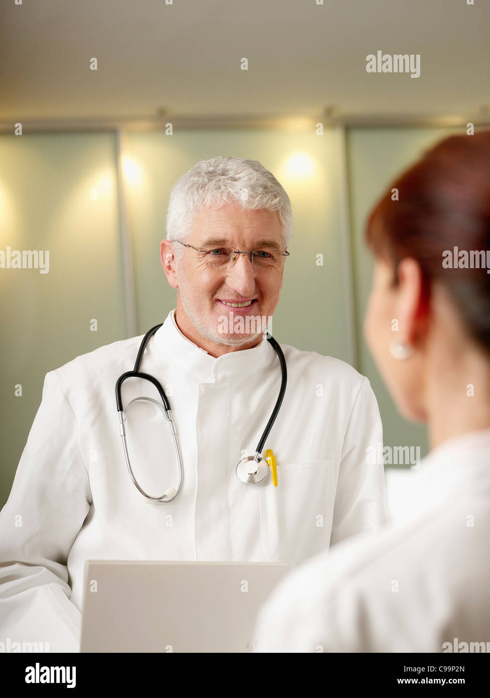 Germany, Hamburg, Doctors discussing in hospital Stock Photo - Alamy