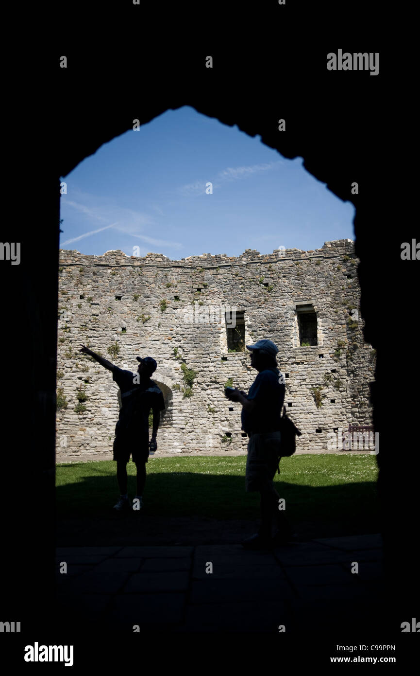 Castillo cardiff gales castle wales hi-res stock photography and images ...
