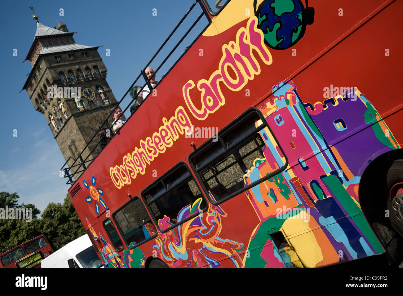 Castillo. CARDIFF, Gales. Castle tower. Wales Stock Photo - Alamy