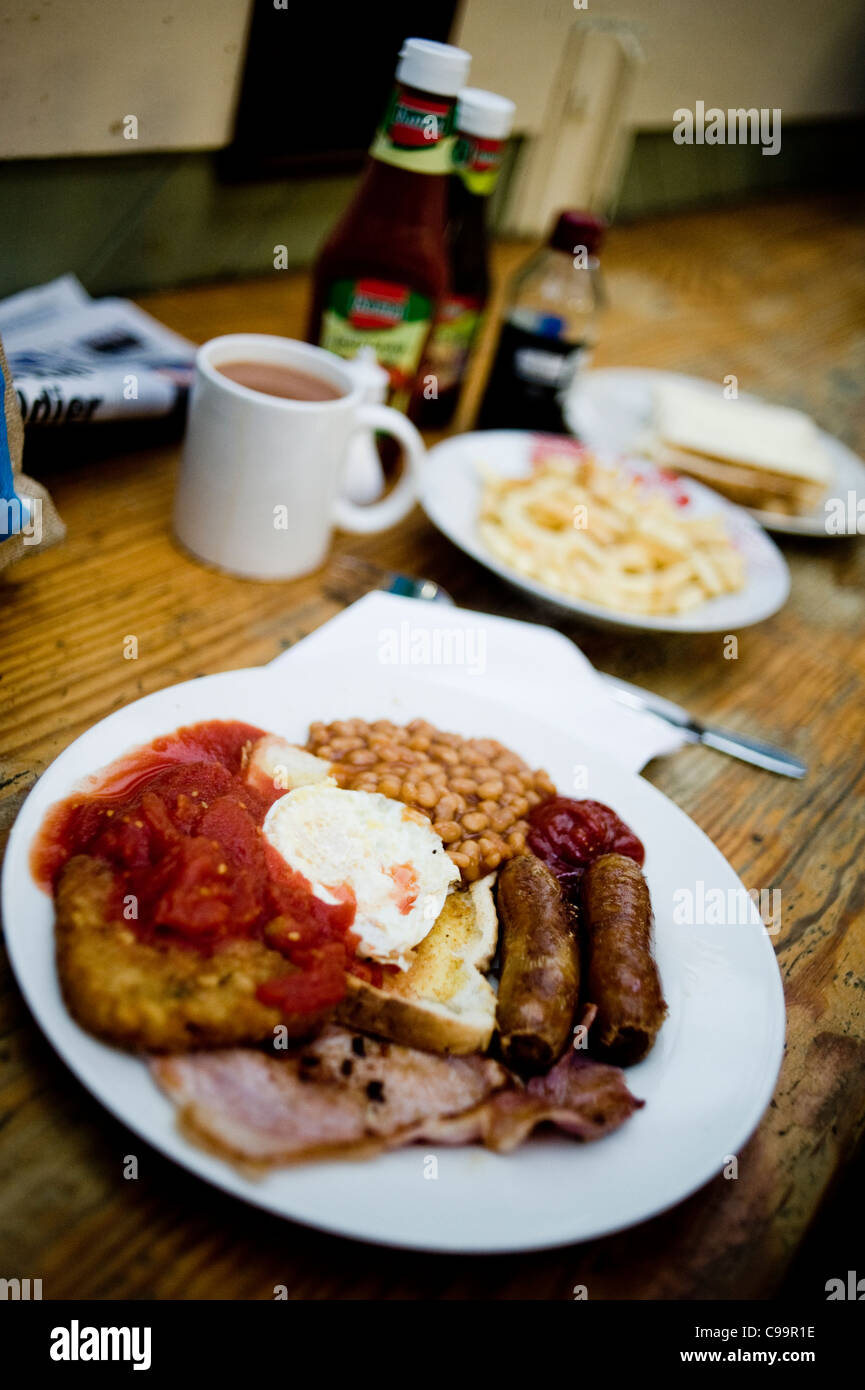 Desayuno en el Mercado central. CARDIFF, Gales. Central Market. Wales ...