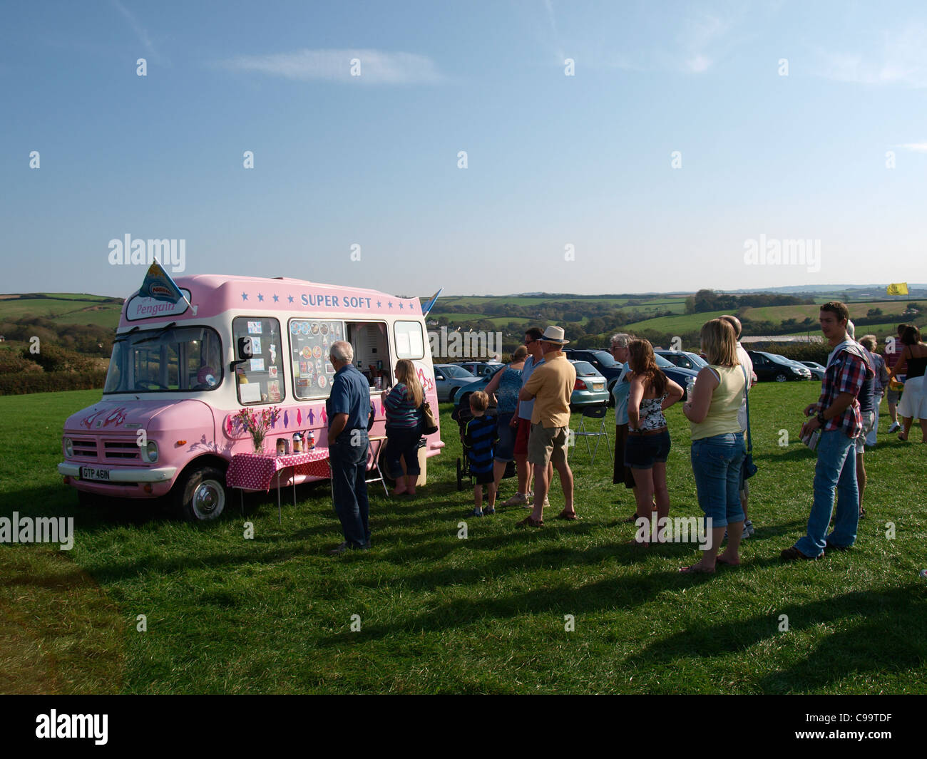 Pink Ice Cream Van Stock Photos & Pink Ice Cream Van Stock Images - Alamy