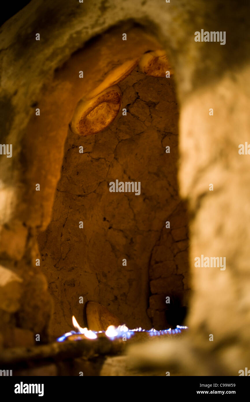 Samarcanda. UZBEKISTAN. Samarkand . Traditional bread oven Stock Photo ...