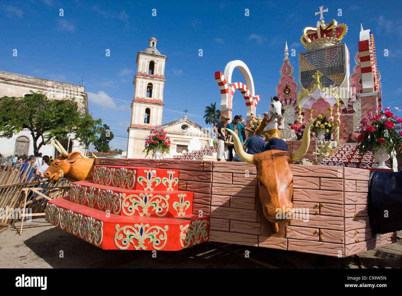 Parade float el salvador hi-res stock photography and images - Alamy
