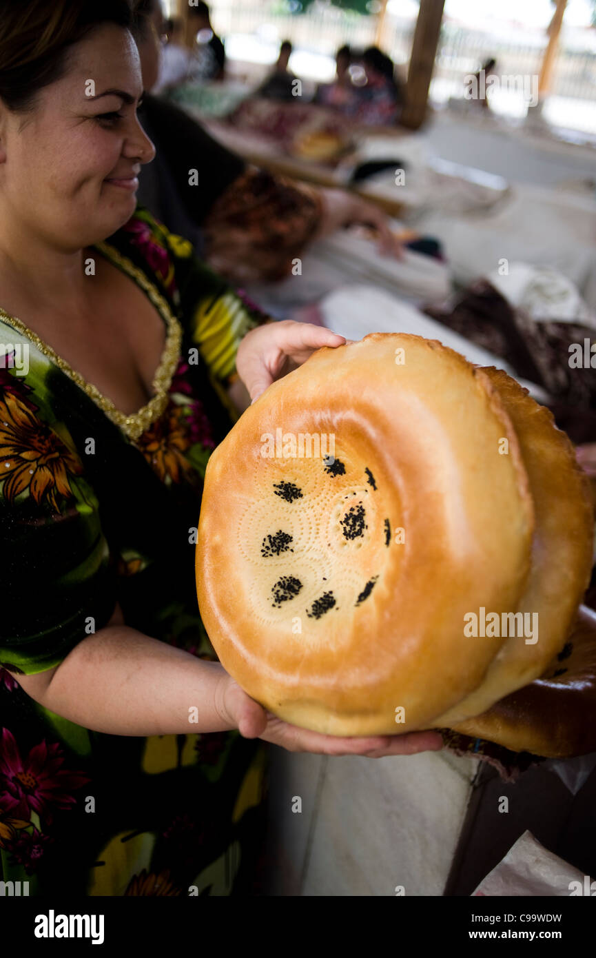 Bread. Market. Samarcanda. UZBEKISTAN. Samarkand Stock Photo - Alamy