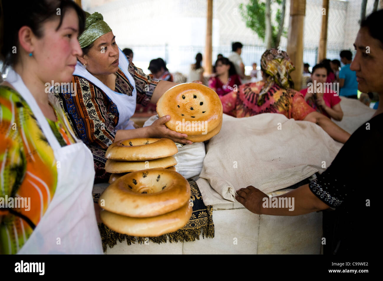 Uzbekistan bread hi-res stock photography and images - Alamy