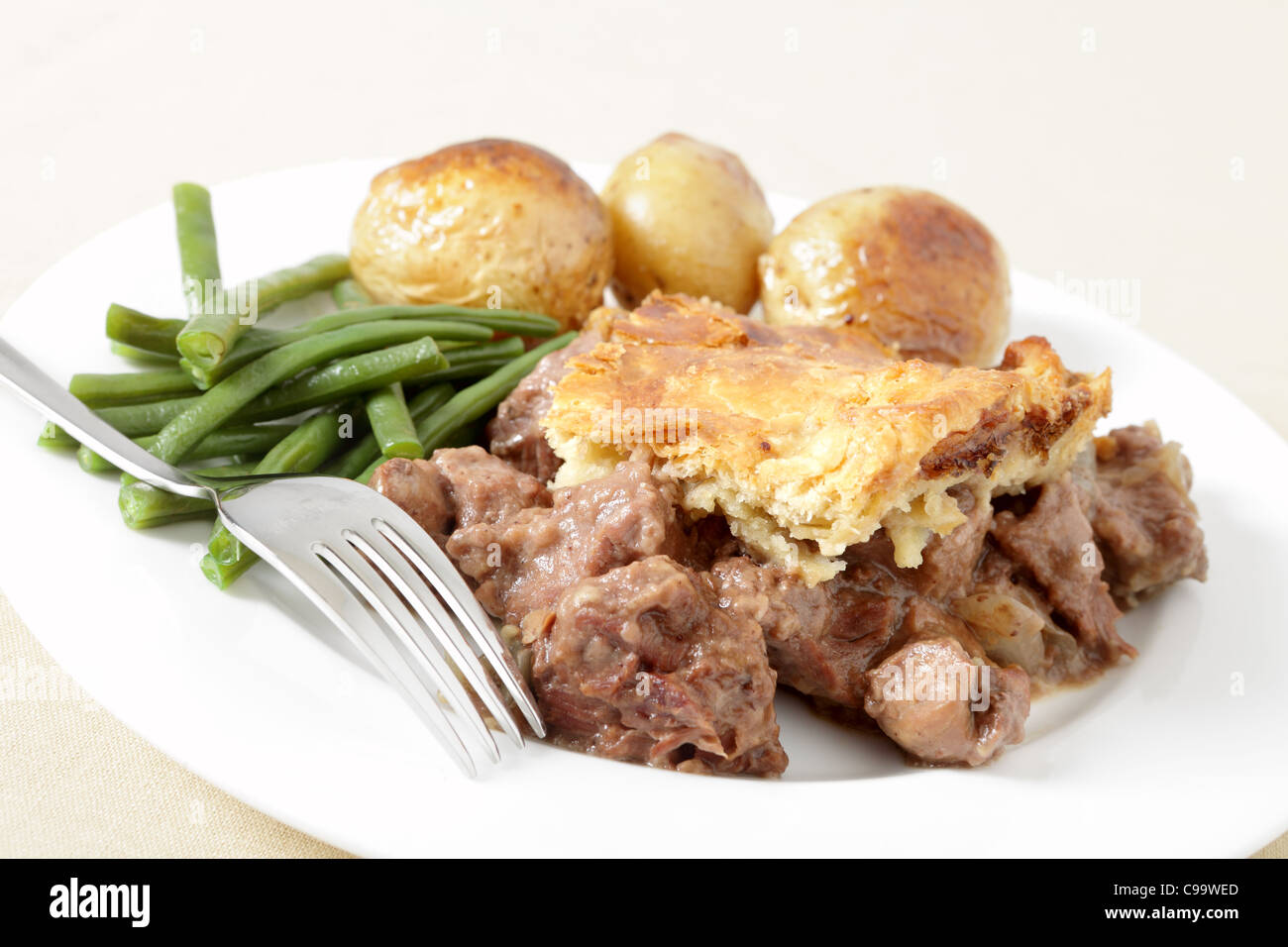 Steak and kidney pie traditional hi-res stock photography and images ...
