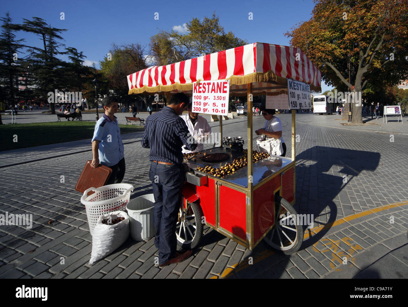 CHESTNUT SELLER & CART SULTANAHMET ISTANBUL TURKEY 03 October 2011 ...