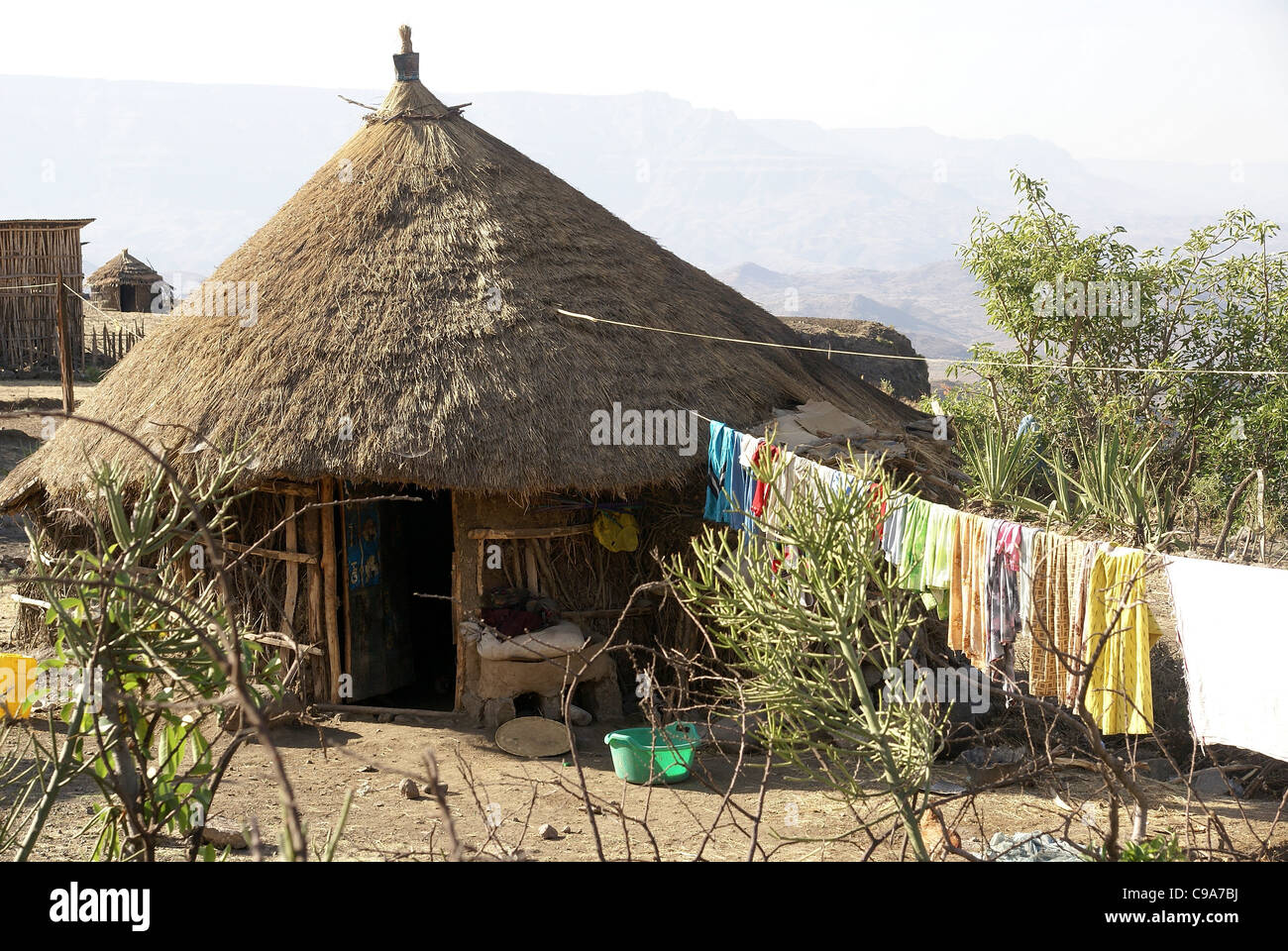Rural village ethiopia huts hi-res stock photography and images - Alamy