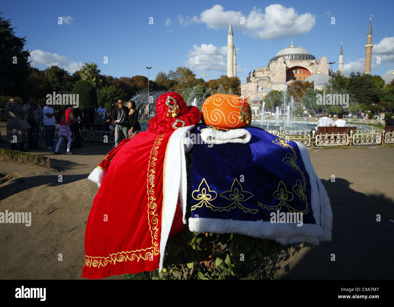 SULTAN STYLE ROBES HAGIA SOPHIA MOSQUE AYA SOFYA SULTANAHMET ISTANBUL ...