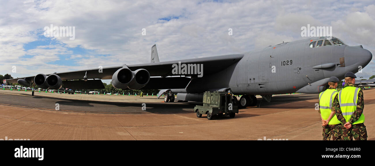 Boeing B-52H Stratofortress is a long-range, subsonic, jet-powered ...
