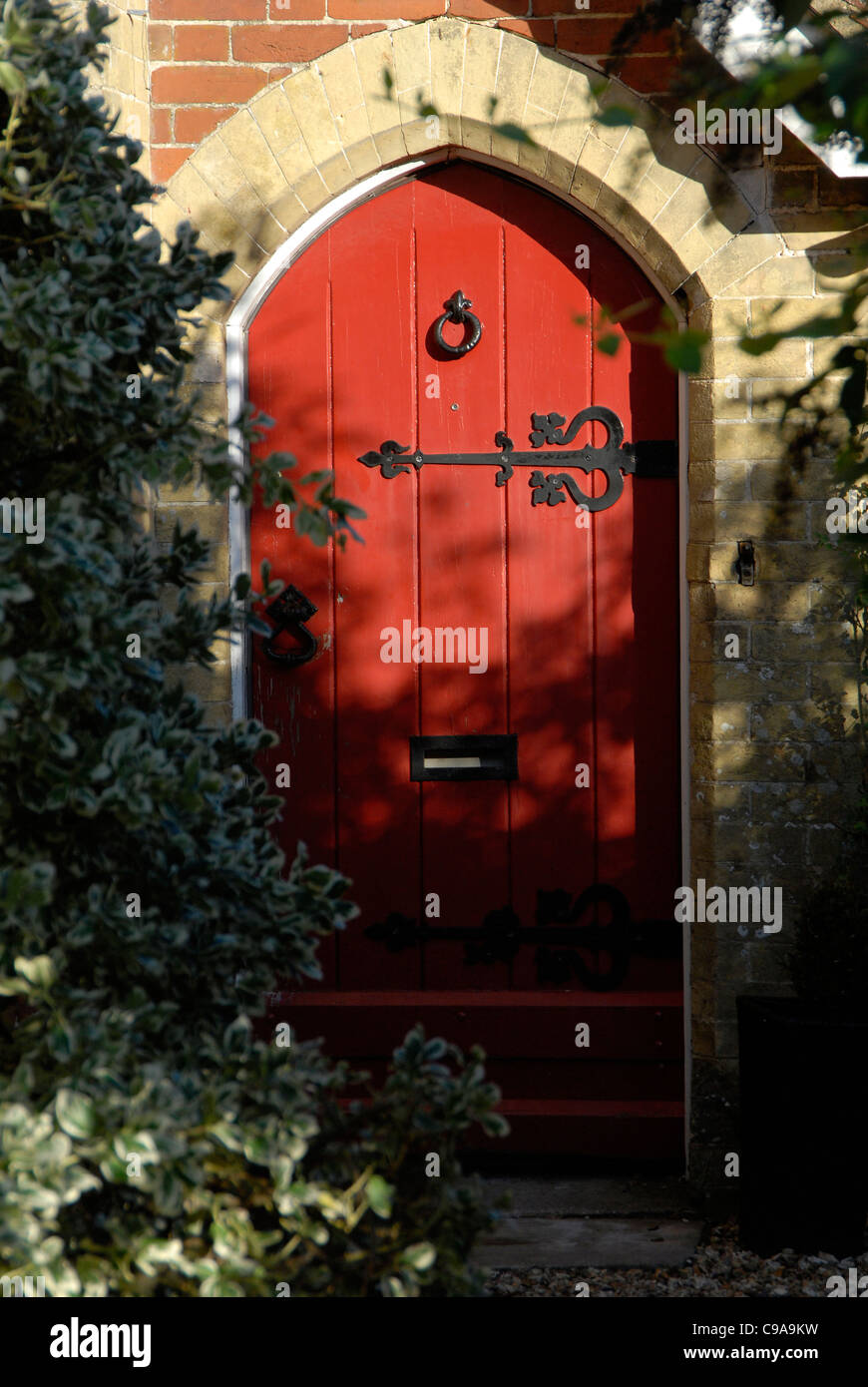 Arched red door hi-res stock photography and images - Alamy