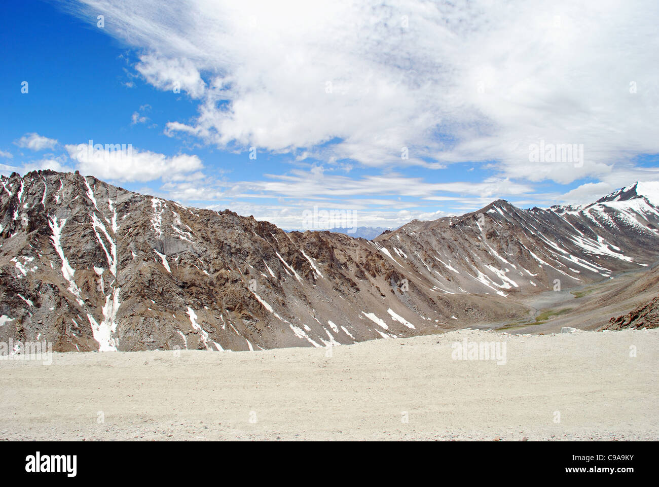 Himalayan pass hi-res stock photography and images - Alamy