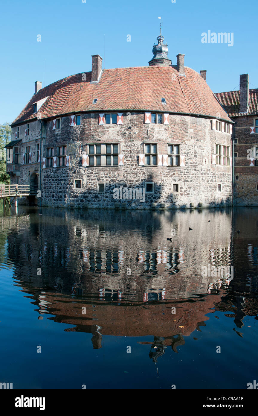Burg Vischering, moated castle near Luedinghausen, Muensterland, North ...