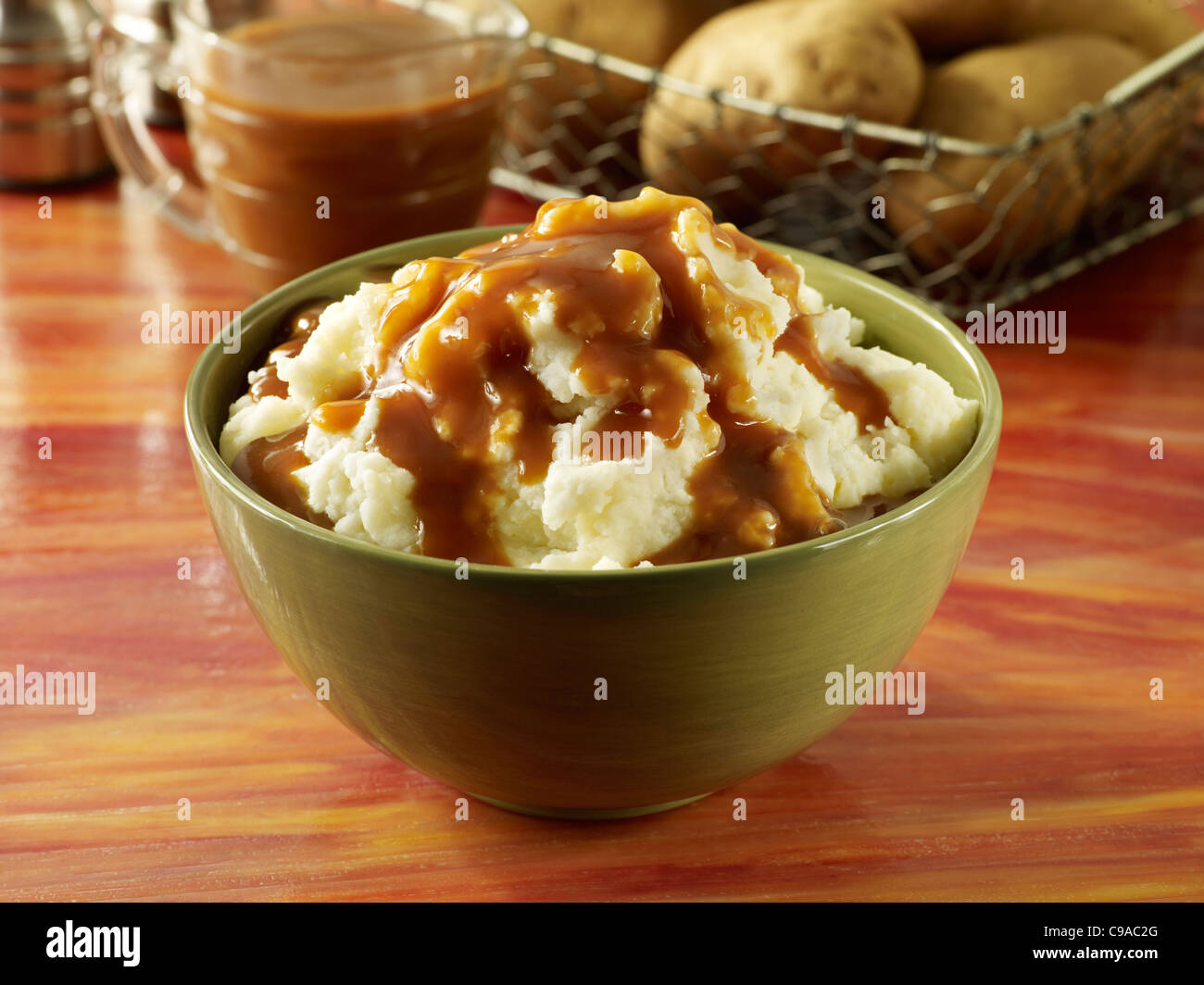 A bowl of mashed potatoes and gravy Stock Photo - Alamy