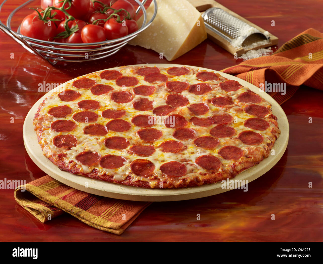 Pepperoni pizza hi-res stock photography and images - Alamy
