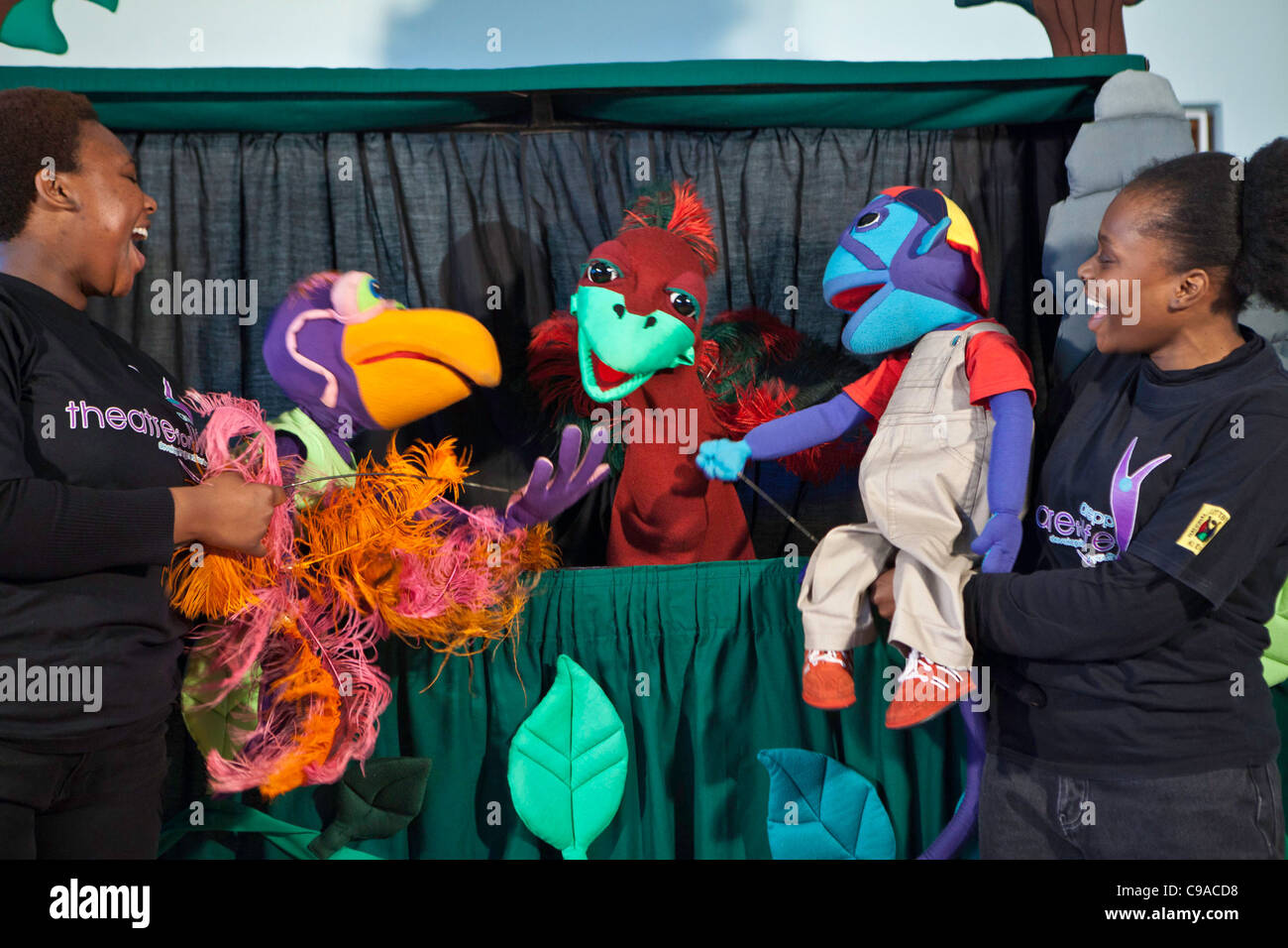 Theatre for Life actors with pupils of Ithute primary school ...