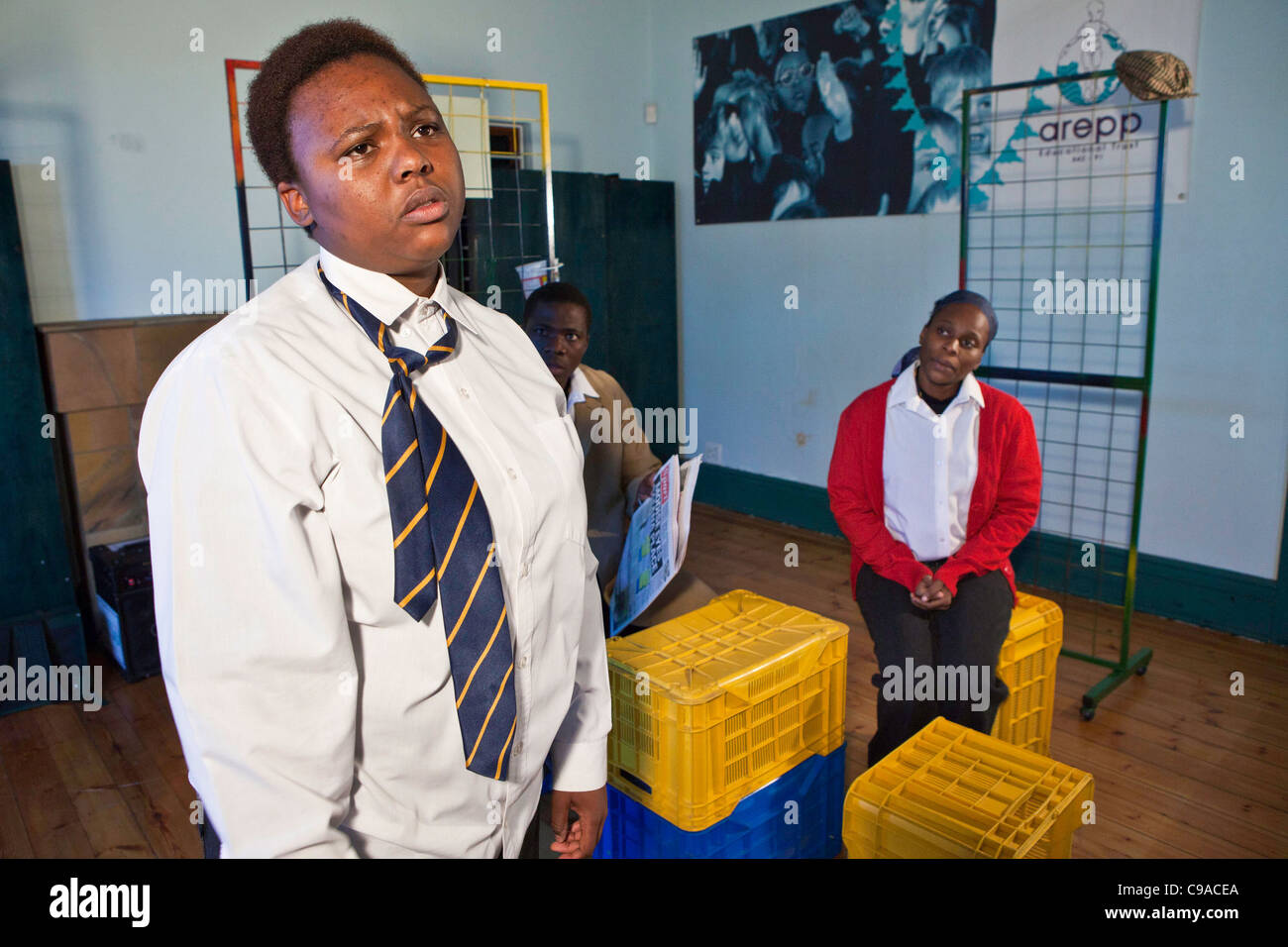Theatre for Life actors with pupils of Ithute primary school ...