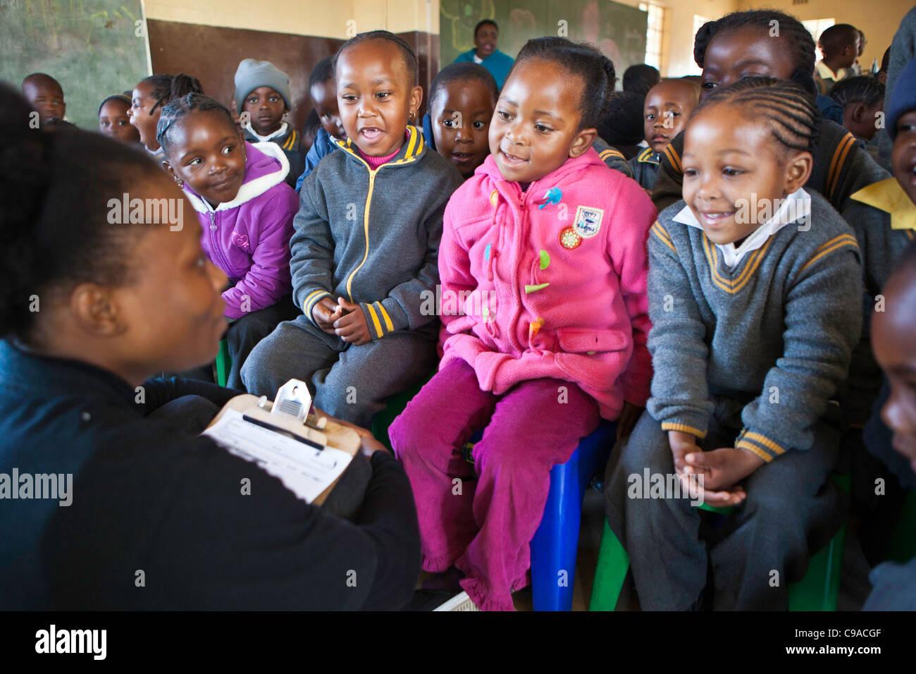Theatre for Life actors with pupils of Ithute primary school ...