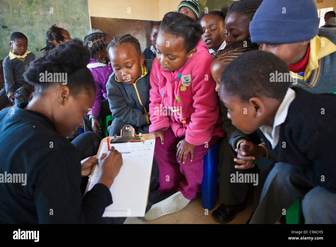 Theatre for Life actors with pupils of Ithute primary school ...