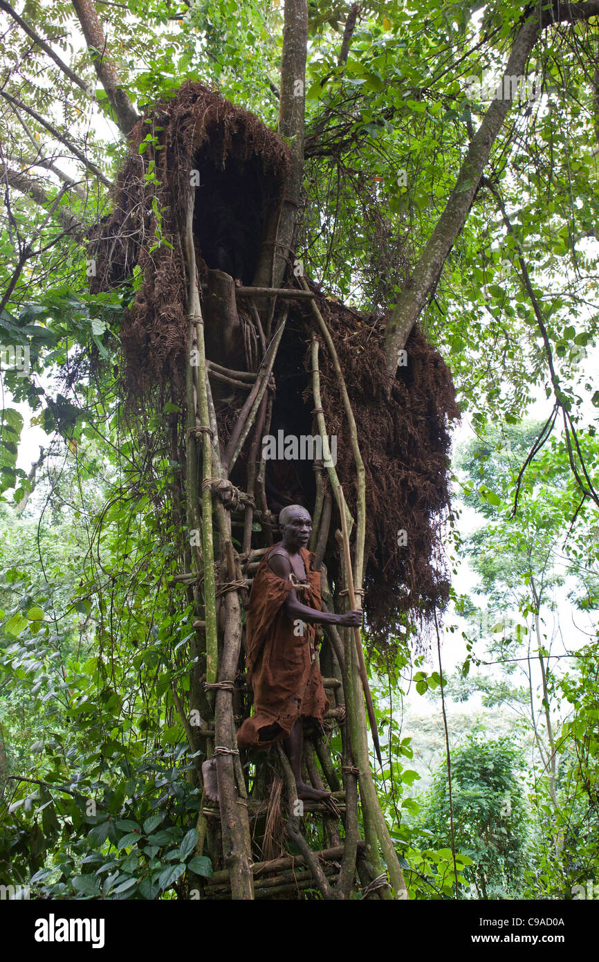 People of Mukuno village, traditional Batwa indigenous tribe from the ...