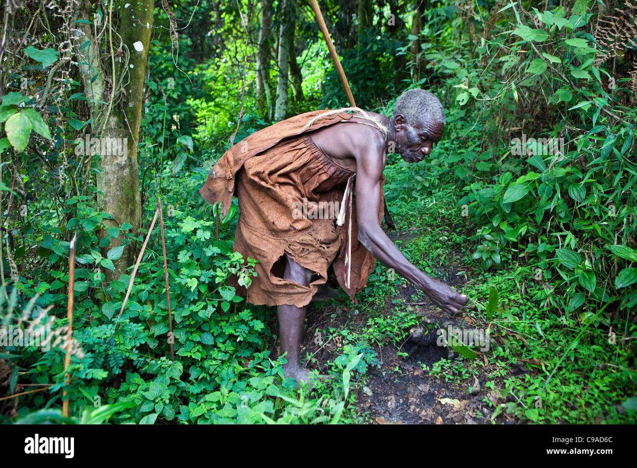 Hunter of Mukuno village, traditional Batwa indigenous tribe from the ...