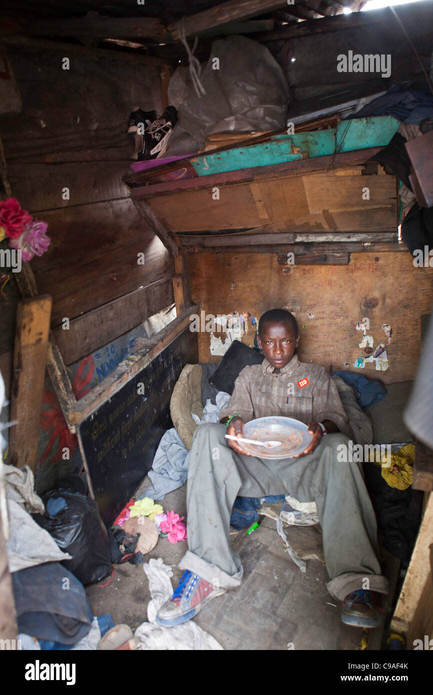 Homeless shelter children hi-res stock photography and images - Alamy